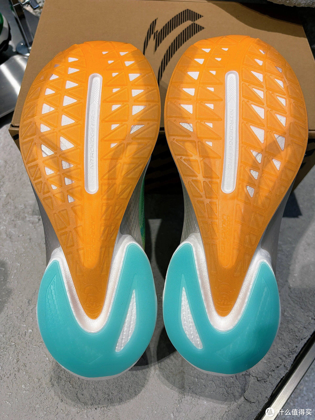 马赫4PRO开箱体验——国产竞训跑鞋的新高度！ - 360娱乐，你开心就好