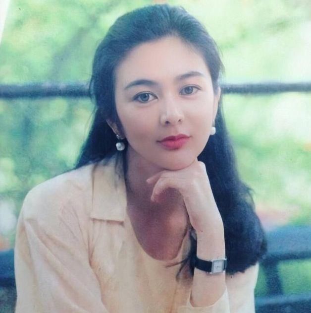 关之琳年轻时有多美？当年张学友牵她走出来的那一刻，全场沸腾 - 360娱乐，你开心就好
